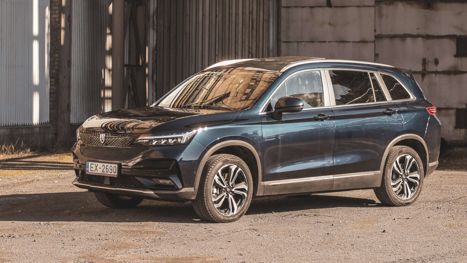 Comparison - DS 7 E-Tense Opera 4x4 360 2023 - vs - Elaris Beo EV 2023 | SUV Drive